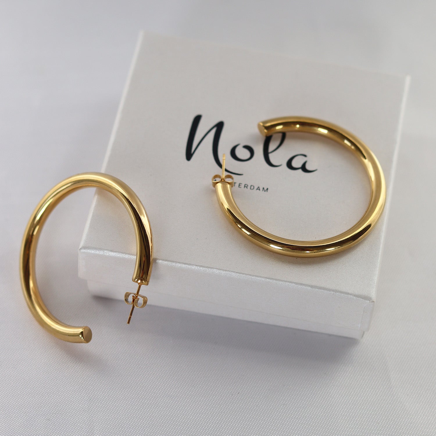 CLASSIC HOOPS. – Nola Amsterdam
